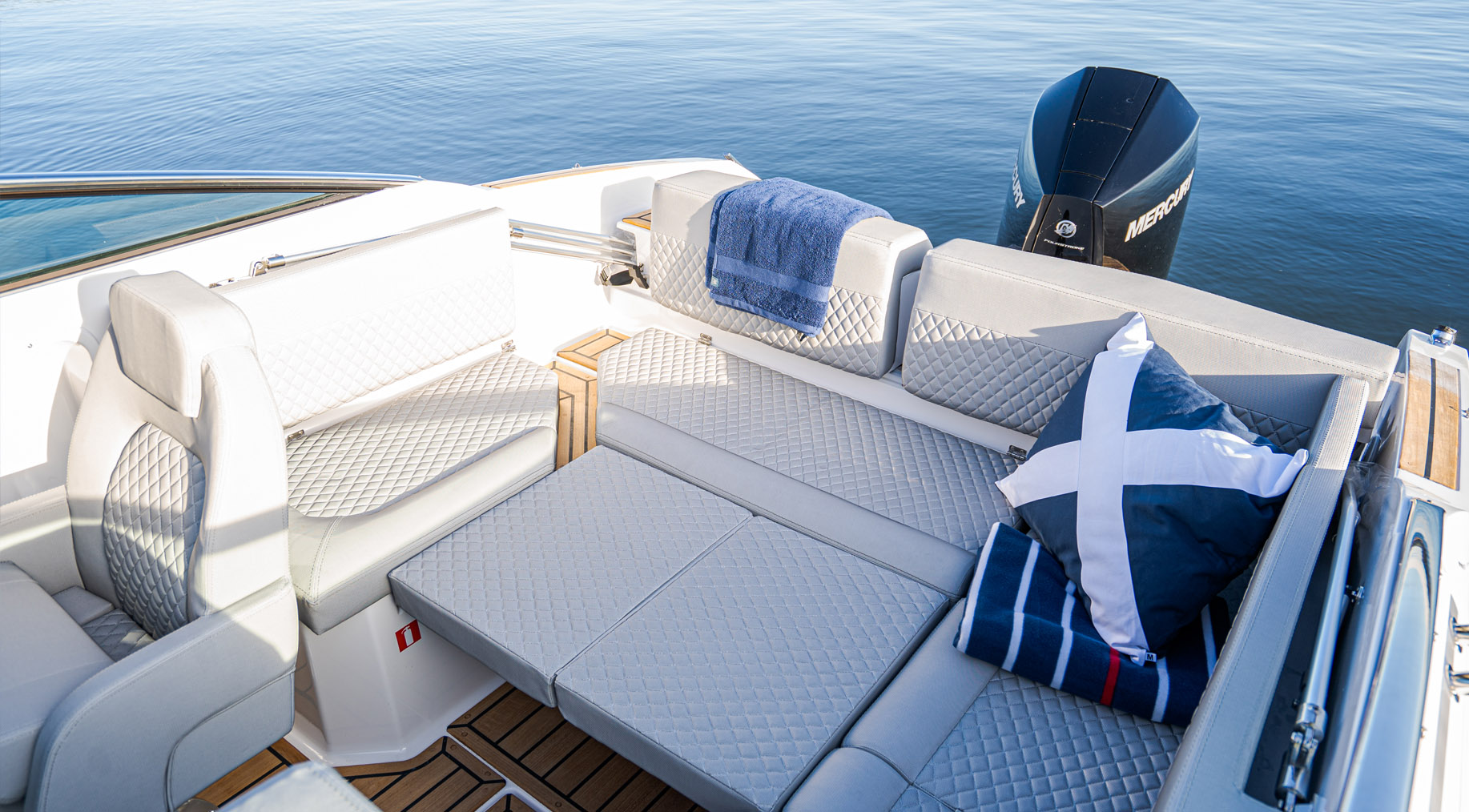 Flipper 650 DC - Flipper Boats - Small Day Cruiser