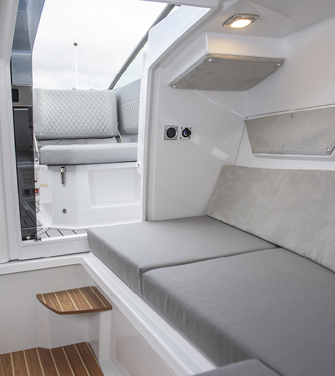 Flipper 650 DC - Flipper Boats - Small Day Cruiser